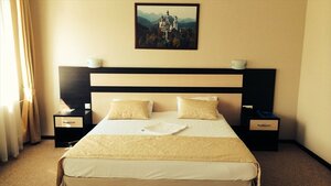 Sky (ulitsa 60 let Oktyabrya No:94), otel  Krasnoyarsk'tan