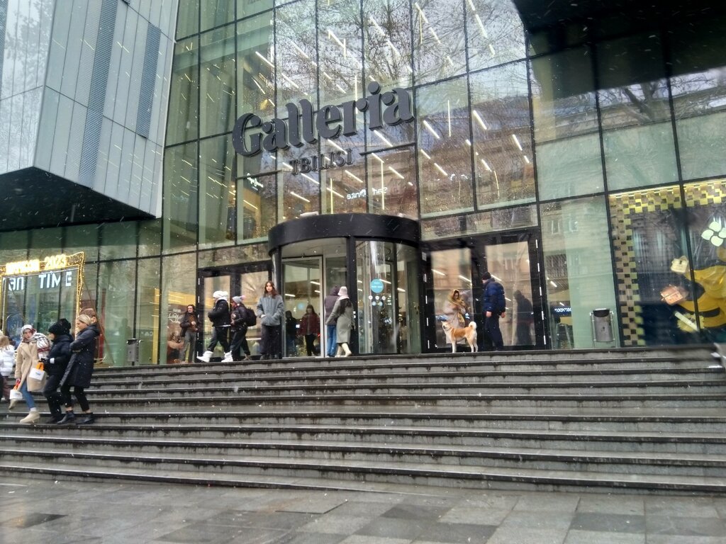 Hediyelik eşya mağazaları Miniso, Tiflis, foto