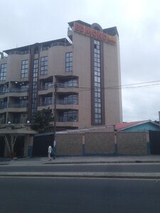 Edmond Hôtel (Brazzaville, Commune de Moungali, Rue Moundzombo), otel  Brazzaville'den