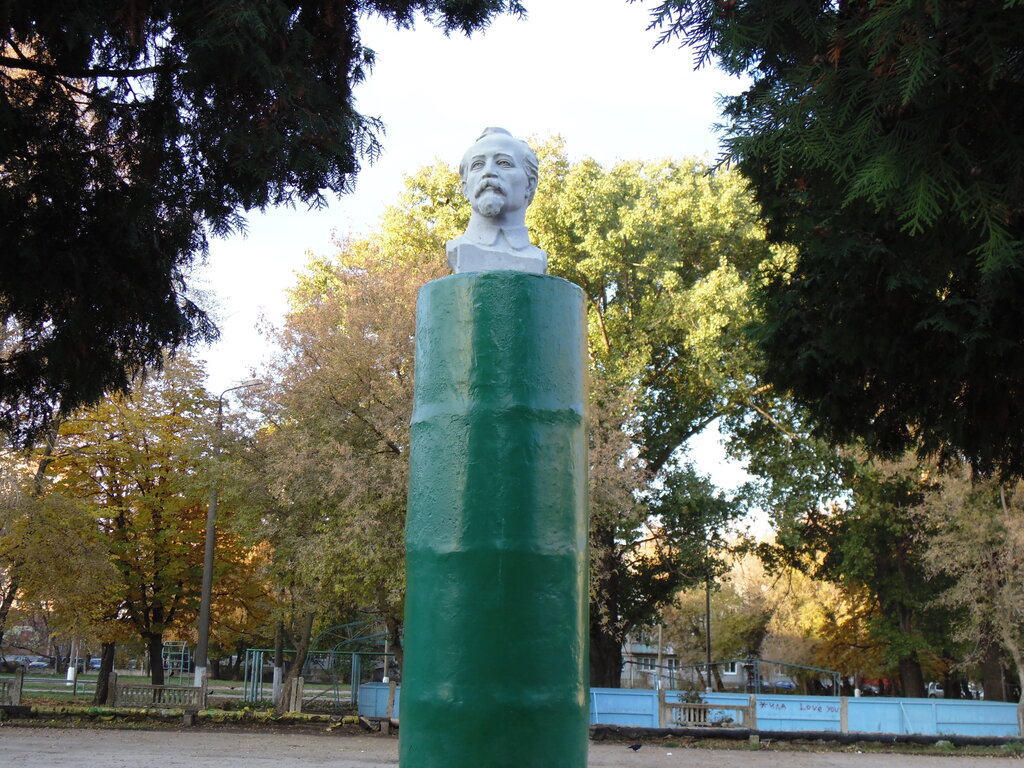 Anıt, heykel Феликс Эдмундович Дзержинский, Novomoskovsk, foto
