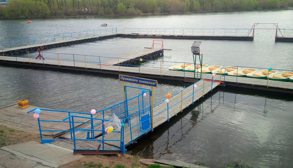 Kiralama noktası Lodochnaya stantsiya Lokomotiv, Yekaterinburg, foto