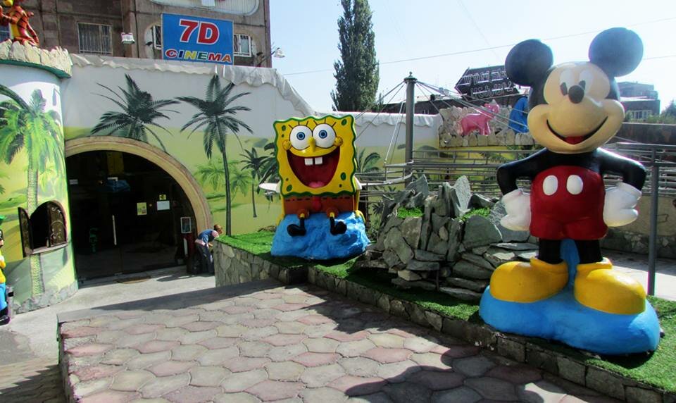 Kafe Multeri ashxarh, Erivan, foto