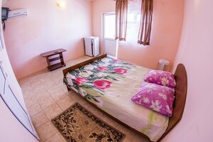 Vivenns (Chernomorskaya ulitsa No:166, selo Vityazevo), otel  Krasnodarski krayından