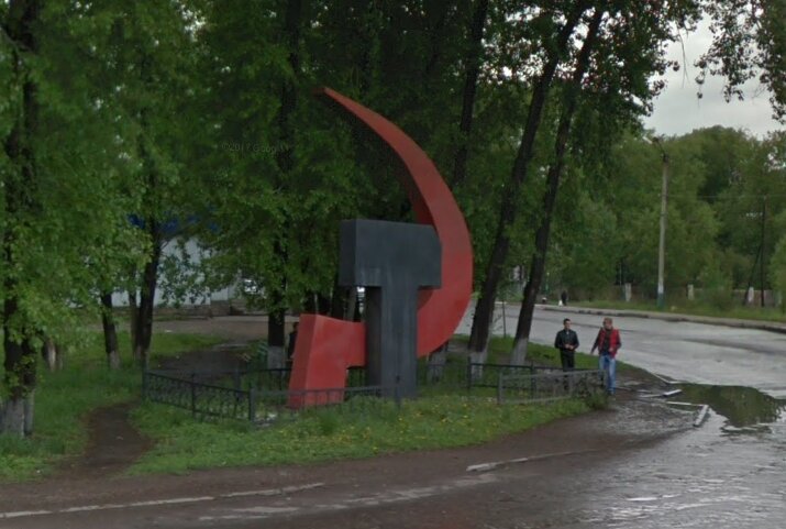 Park, sokak heykeli Серп и молот, Cheremkhovo, foto