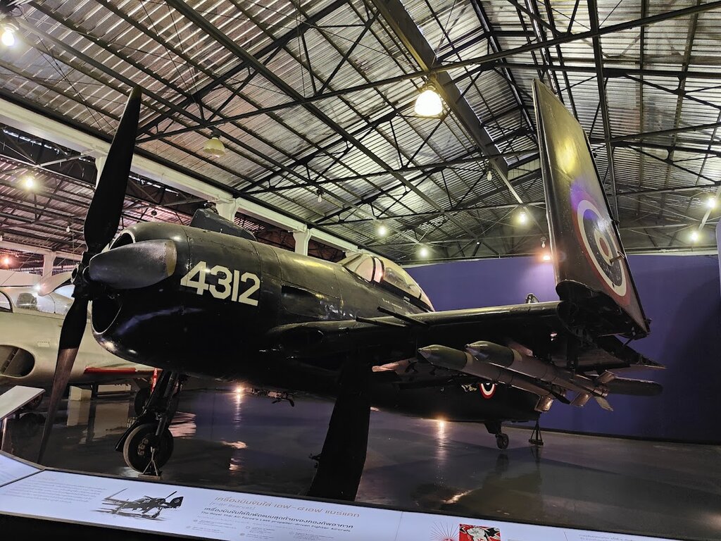 Metro istasyonu Royal Thai AirForce Museum, Bangkok, foto