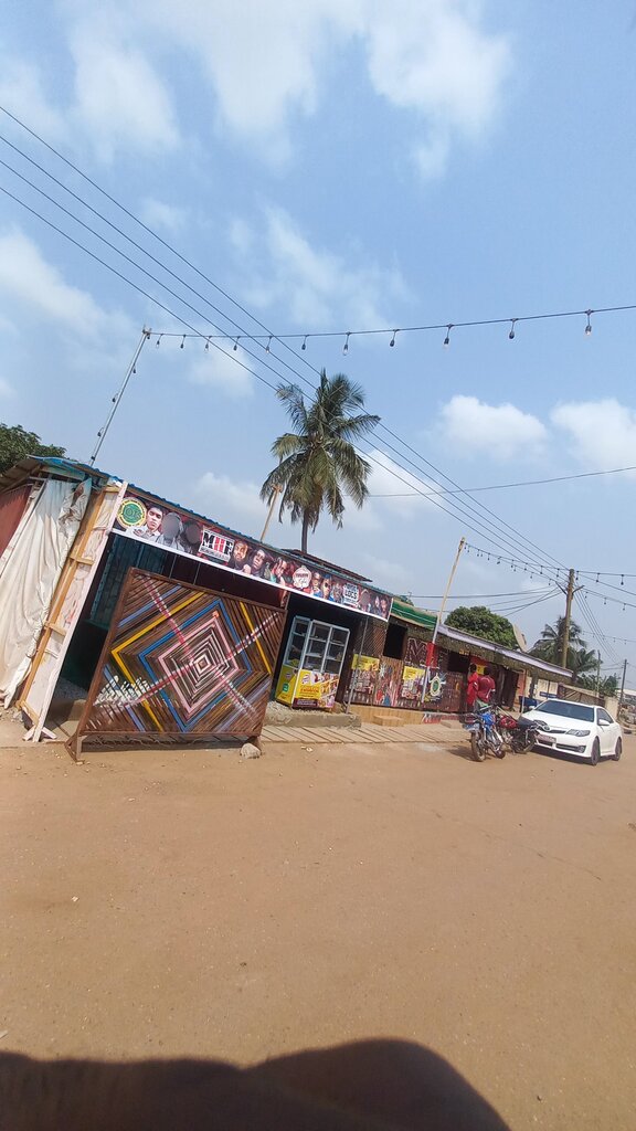 Bar Party Time Disposal and Pub, Akra, foto