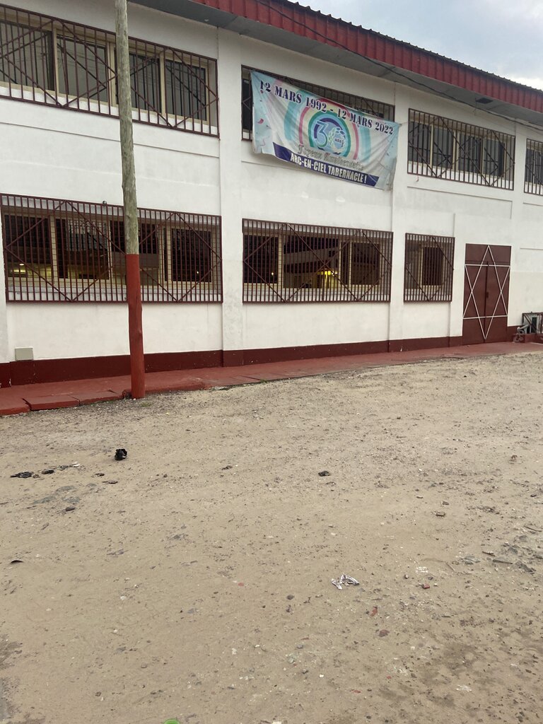 Dini dernekler Arc-En-Ciel Tabernacle, Brazzaville, foto
