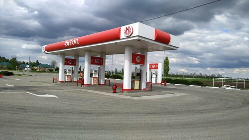 Benzin istasyonu Rusoil, Krasnodarski krayı, foto