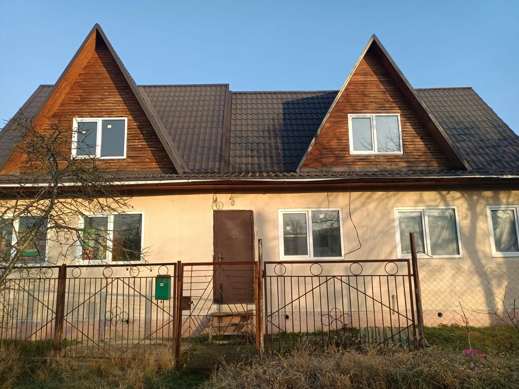 Emlak ofisi Lars, Hadyjensk, foto