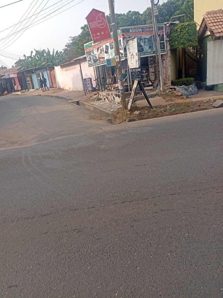 i̇nşaat malzemeleri toptan Adom Ventures, Akra, foto