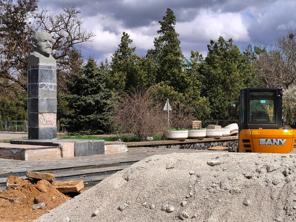 Anıt, heykel Памятник, Kırım Cumhuriyeti, foto