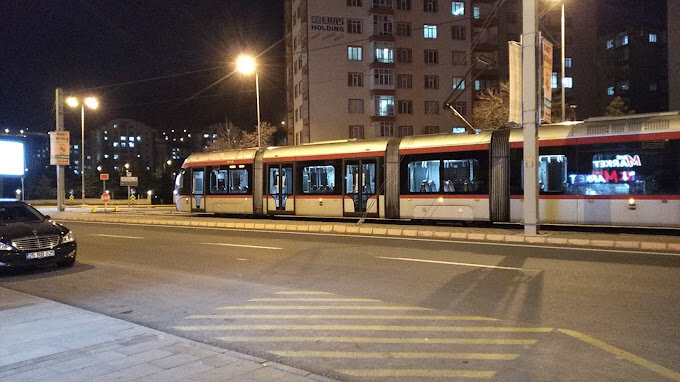 Hızlı ulaşım istasyonu Talas Cemilbaba Tramvay İstasyonu, Talas, foto