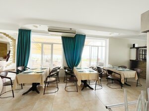 Бриз (Krasnodar Territory, Gelendzhik, kottedzhny posyolok Briz-2), kantin, yemekhane  Gelencik'ten