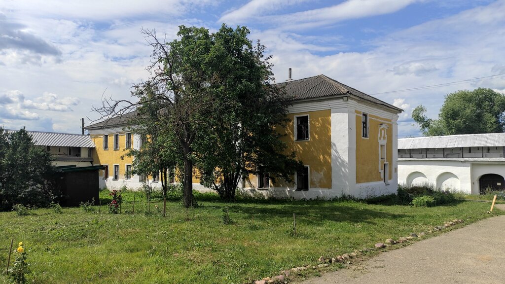 Koruma altına alınmış yapı Келейный корпус, Yaroslavskaya oblastı, foto