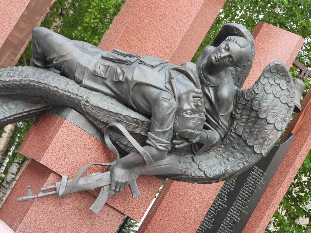 Anıt, heykel Вечная память воинам Югры погибшим в локальных конфликтах, Hantı‑Mansi, foto