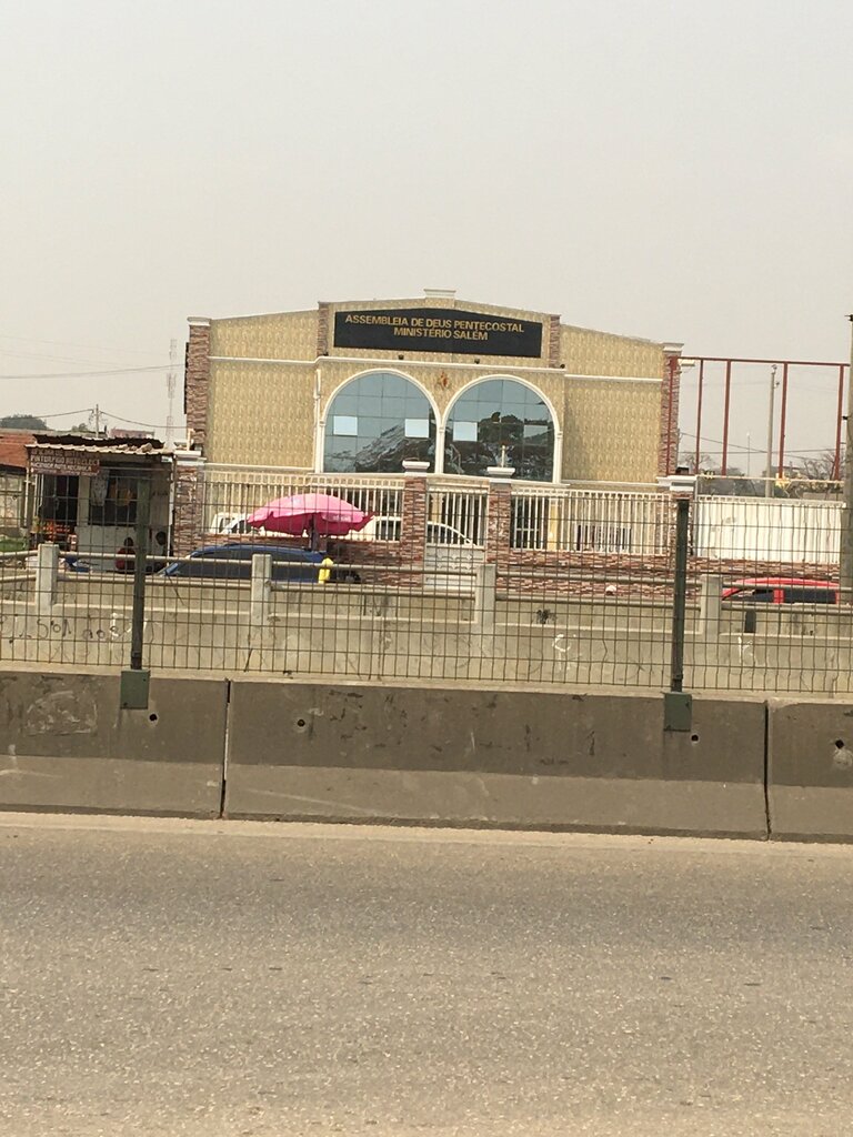 Protestan kilisesi Igreja Assembleia de Deus Pentecostal, Loanda, foto