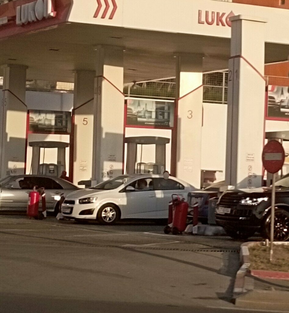 Benzin istasyonu Lukoil, Bakü, foto