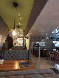 Tayfun (Mira Avenue No:35/1), suşi restoranı  Alabuğa'dan