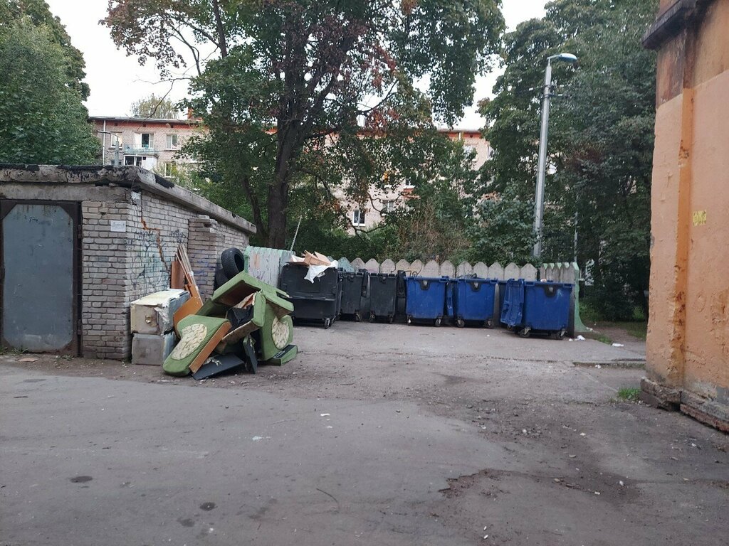 Ayrı çöp toplama noktası Контейнер для вторсырья, Saint‑Petersburg, foto
