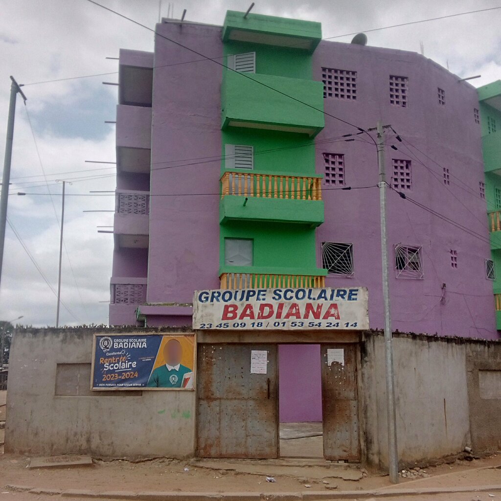 Ortaokul Badiana College, Abican, foto