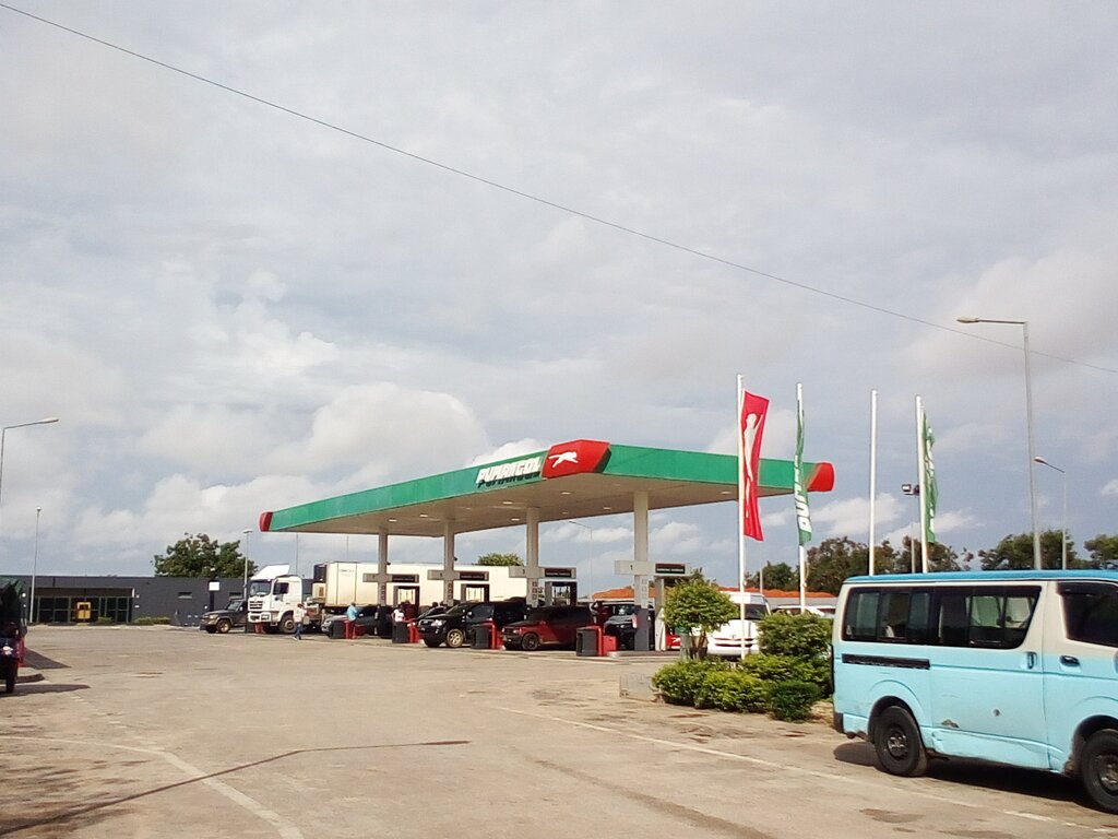 Benzin istasyonu Pumangol, Loanda, foto