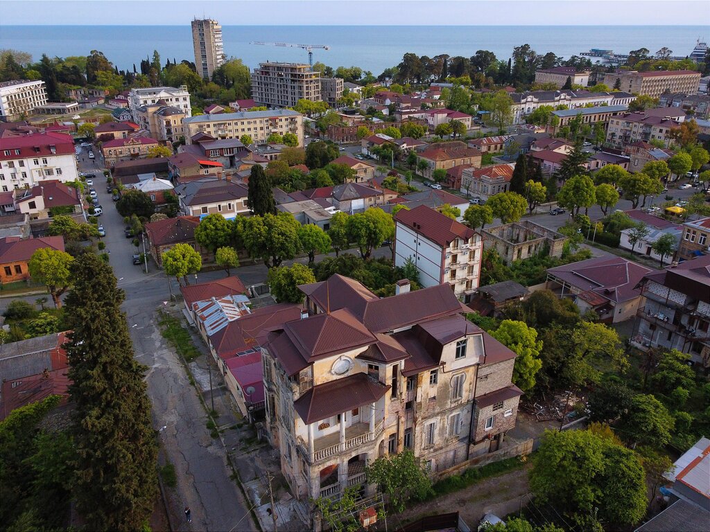 Turistik yerler Дом гофмейстера Г.Д. Чачба, Suhum, foto