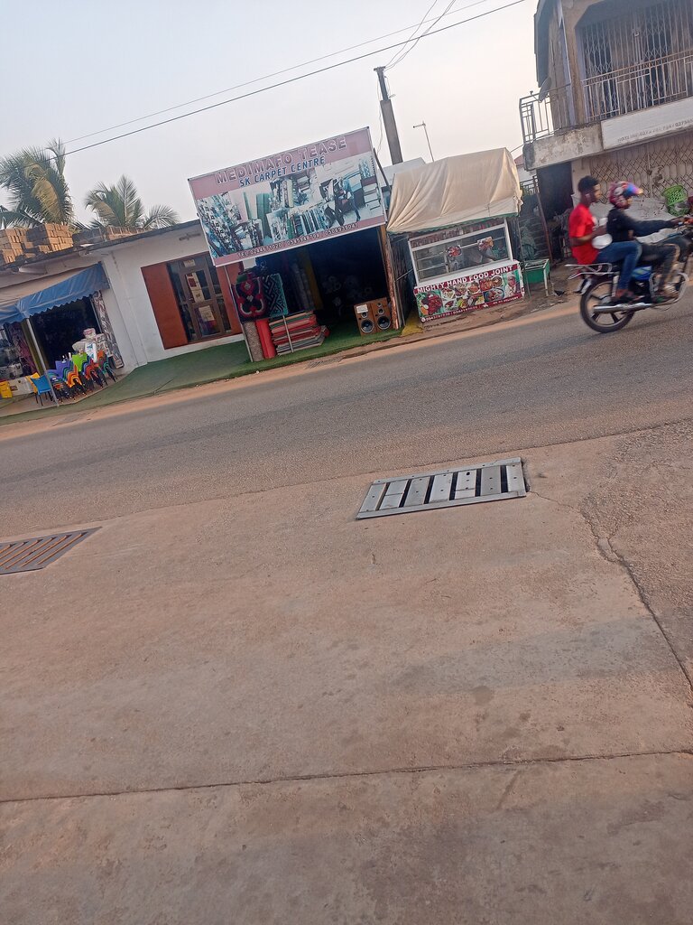 Mefruşat Medimafo Tease, Akra, foto