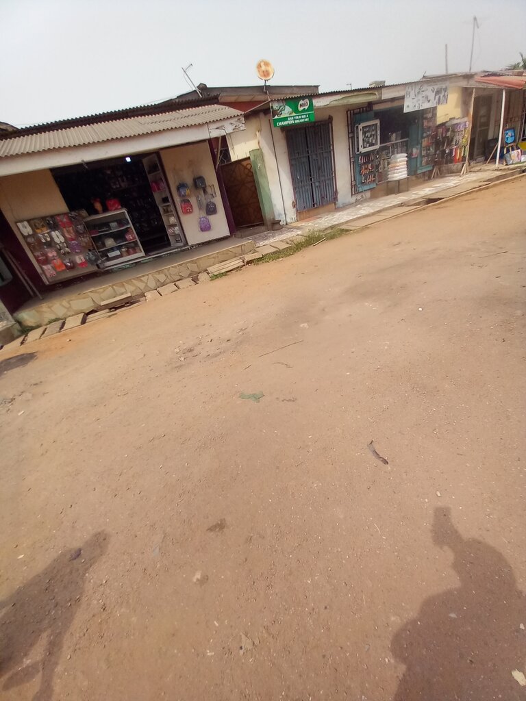 Kozmetik ve parfümeri mağazaları Gods Time Is The Best, Akra, foto