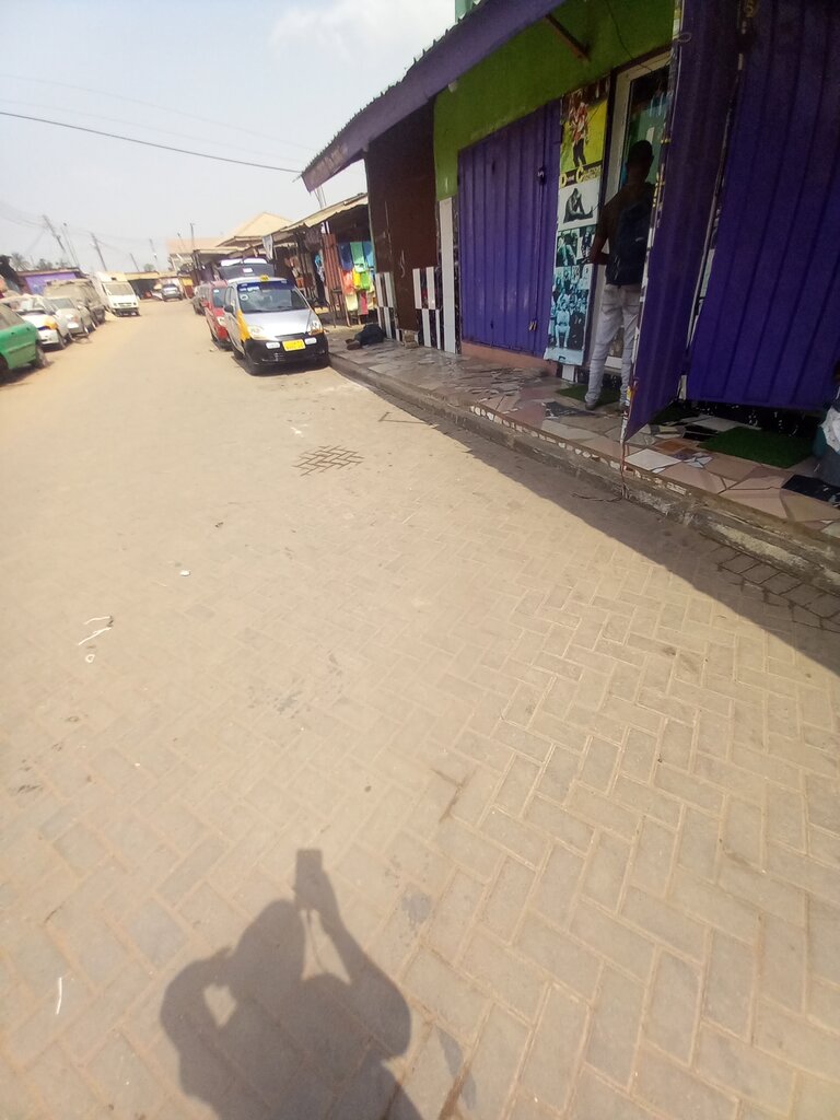 Market In god we trust, Akra, foto