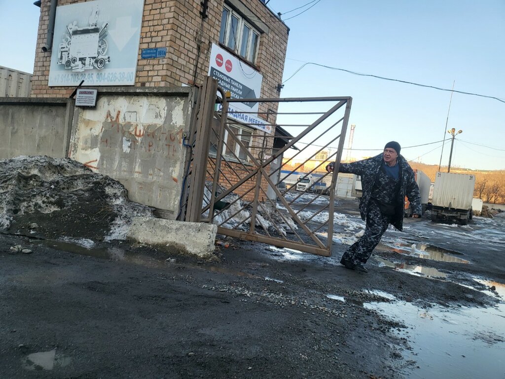 Otopark ve tamirhaneler Avtobaza Dvo Ran, Vladivostok, foto