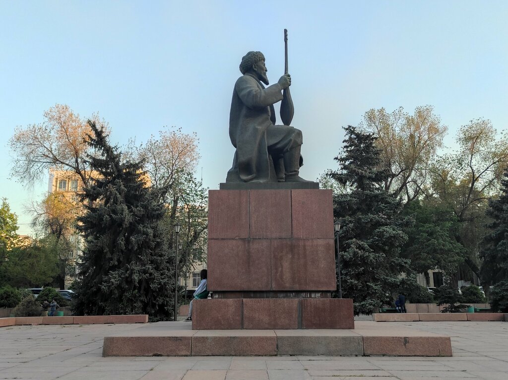 Anıt, heykel Toktogul Satylganov, Bişkek, foto