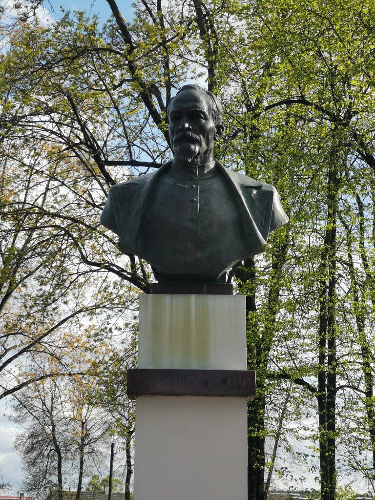 Anıt, heykel Ф.Э. Дзержинский, Minskaya oblastı, foto