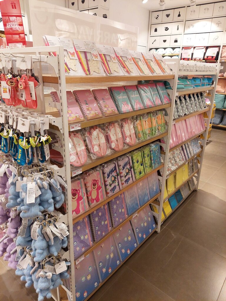 Hediyelik eşya mağazaları Miniso, Taşkent, foto