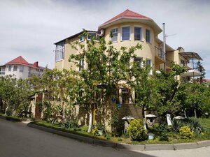 Томич (Kurortny proyezd No:4, Anapa), otel  Anapa'dan