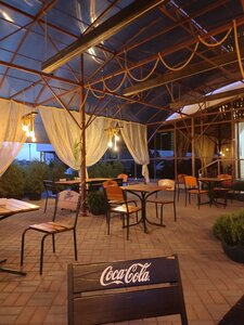Kafe Volna (Nizhne-Pokrovskaya ulitsa No:50А, Polaсk), kafe  Polotsk'tan
