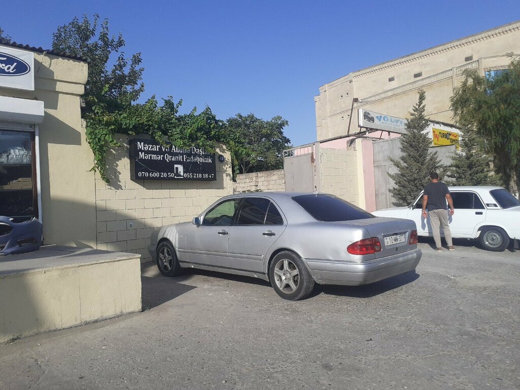 Heykel ve mezarlık taşı üreticileri Grave Stones Workshop, Bakü, foto