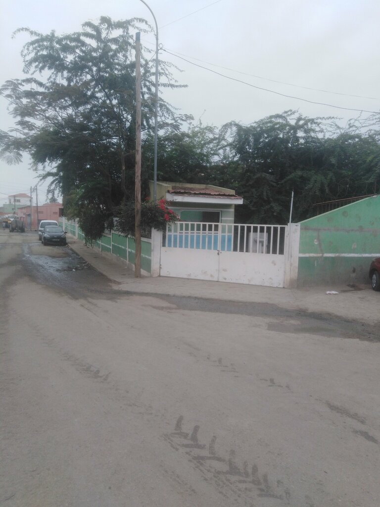 Ortaokul Escola de Musica Kapossoca, Loanda, foto