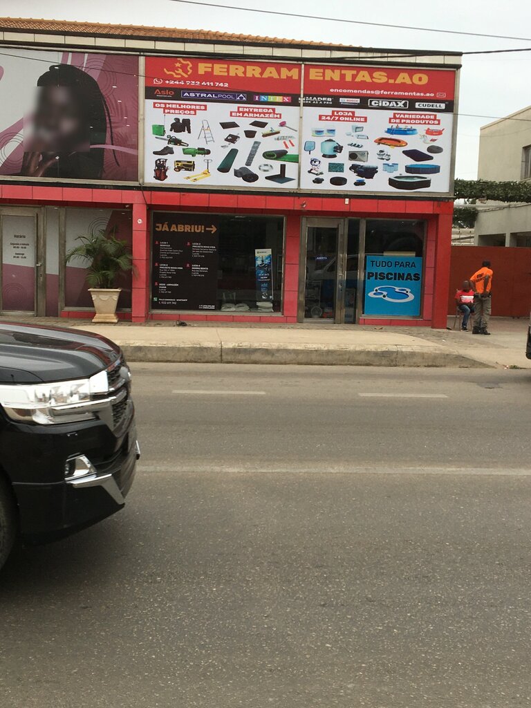 Yüzme havuzları Ferramentas AO, Loanda, foto