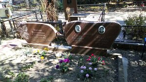 Mezarlığı (Almaty, Rysqulov kóshesindegi zırat), mezarlıklar  Almatı'dan