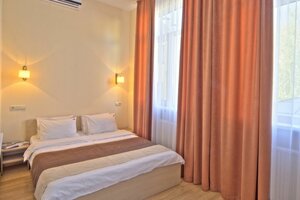 Fire Inn (Tarasivska Street No:4), otel  Kiev'den