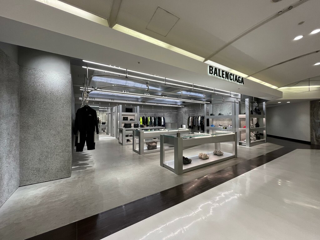Giyim mağazası Balenciaga, Osaka, foto