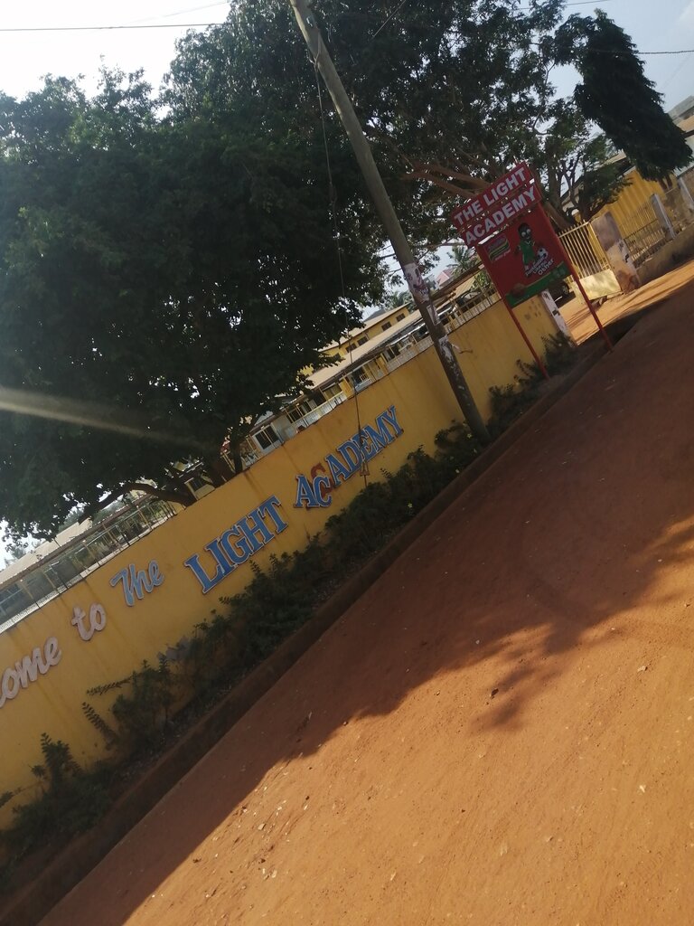 Ortaokul The Light Academy, Dünya, foto