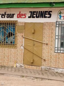 Carrefour Des Jeunes (Brazzaville, Commune de Moukoundzi-Ngouaka, Rue Diesse), manikür-pedikür  Brazzaville'den