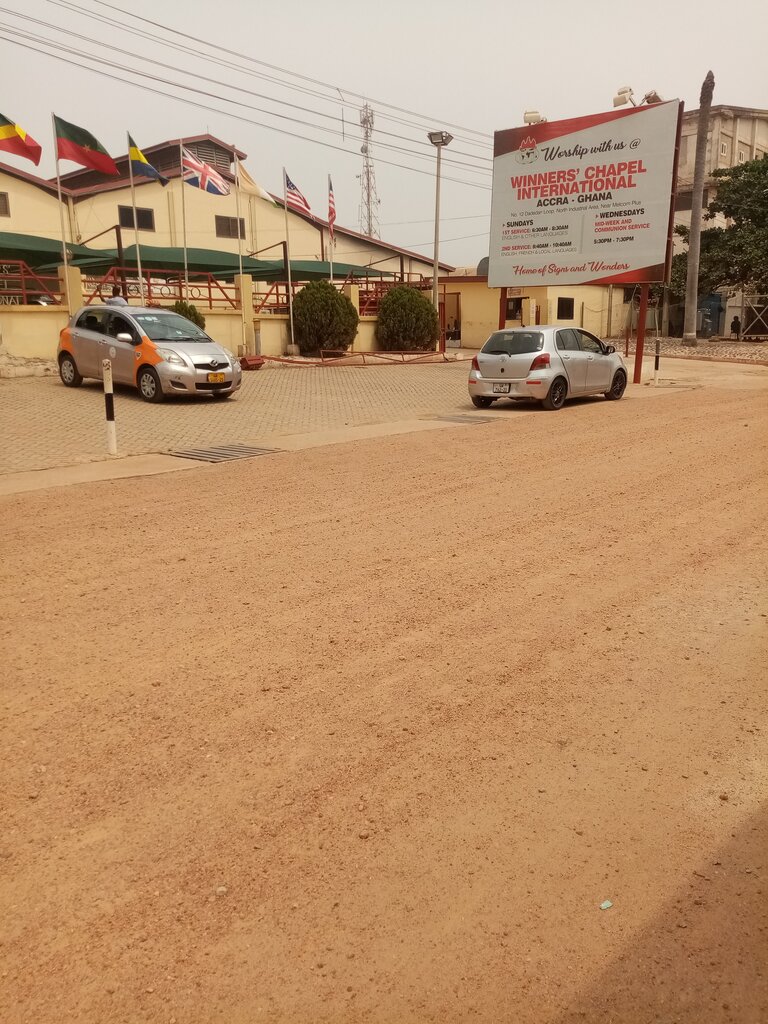 Şapel, haç anıtı Winners' Chapel International, Akra, foto