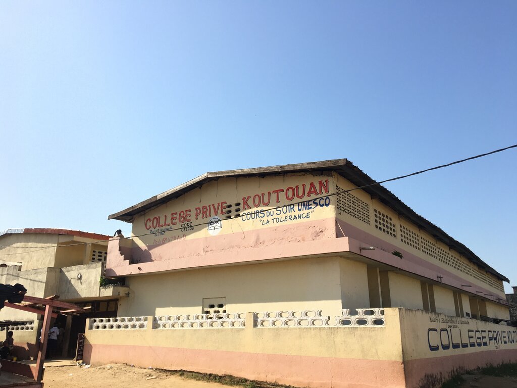 Ortaokul Saint Koutouan College, Abican, foto