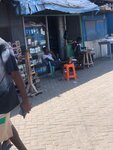 Little Ghotto (Nii Owoo Street No:6), büyük mağazalar  Akra'dan