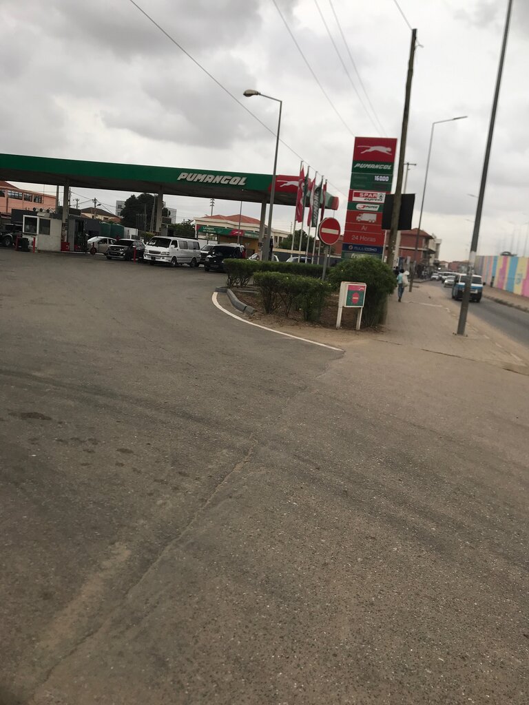 Benzin istasyonu Bomba da Pumangol, Loanda, foto
