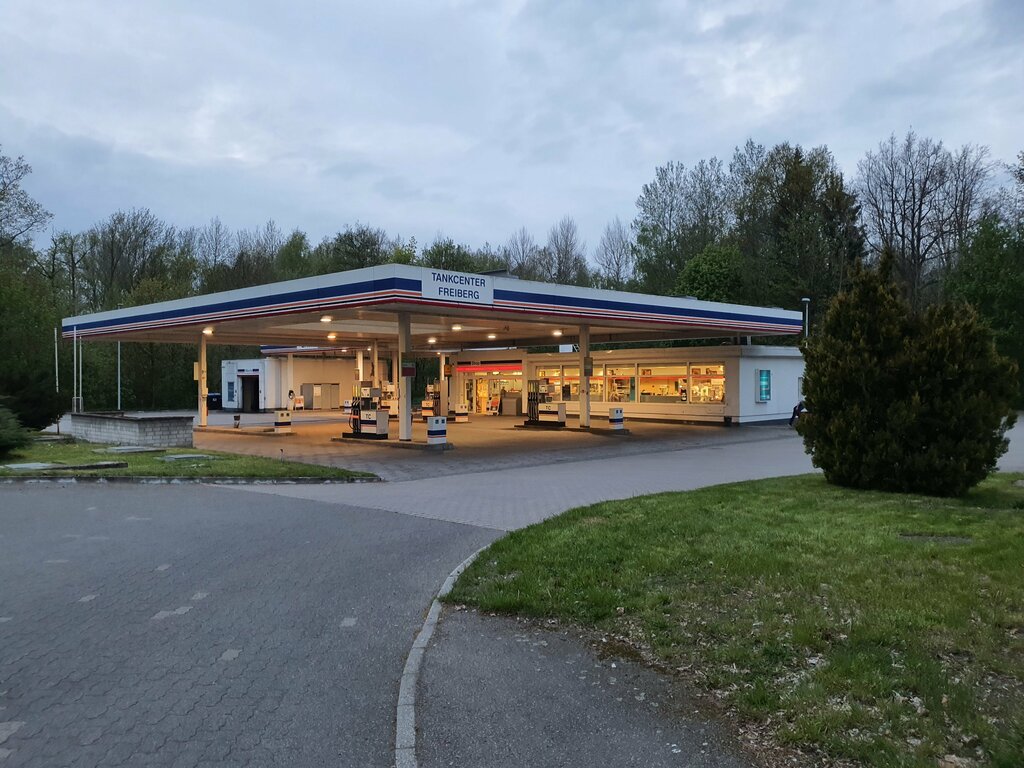 Benzin istasyonu Tankcenter, Freiberg, foto