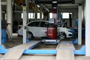 Topolek Expert (prospekt Khimikov No:1с6, Engels), otomobil servisi  Engels'ten