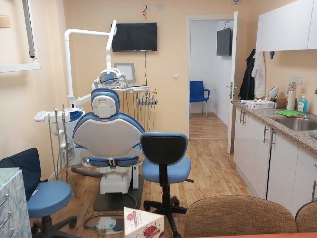 Özel ağız ve diş sağlığı klinikleri ve muayenehaneleri ד ר רומן רופא שיניים, Bat Yam, foto